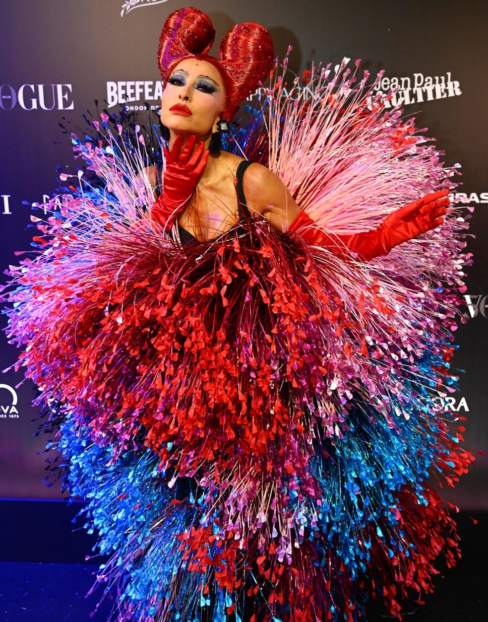 Baile da Vogue celebra Carnaval e mistura tecnologia ao artesanal ...