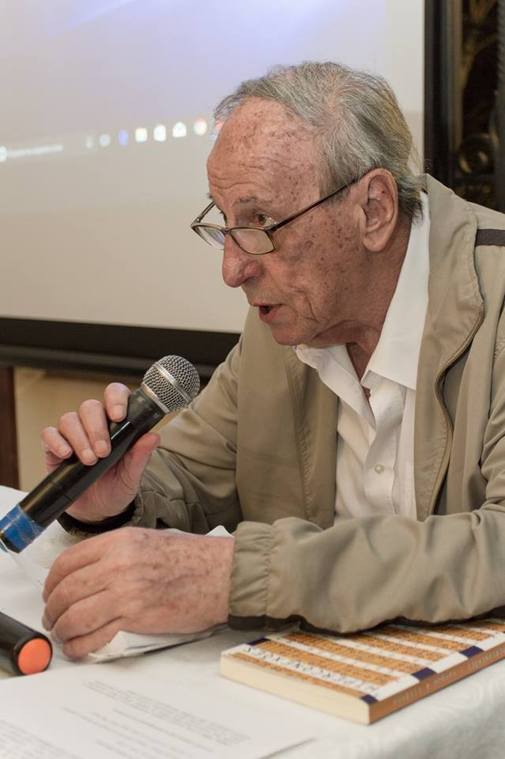 Morre o poeta e tradutor Claudio Willer, especialista em geração beat e ...