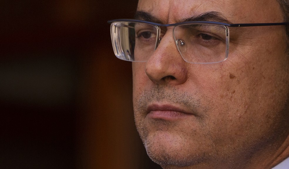 Witzel diz que enfrenta processo de impeachment “de cabeça erguida ...