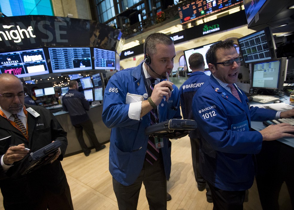 Bolsas de Nova York ampliam levemente a queda após ata do Fed ...