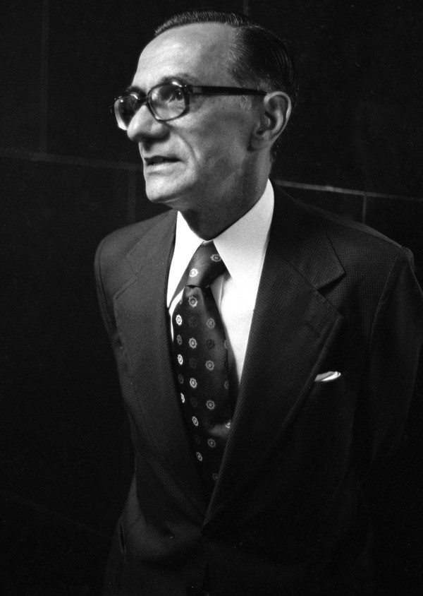 Biografia de João Cabral lembra acusação de comunismo no Itamaraty | Eu ...