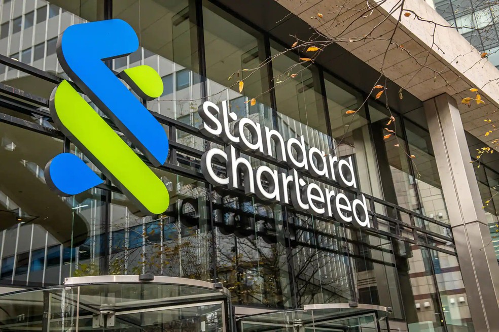 Banco de Abu Dhabi ainda mira aquisição de Standard Chartered ...