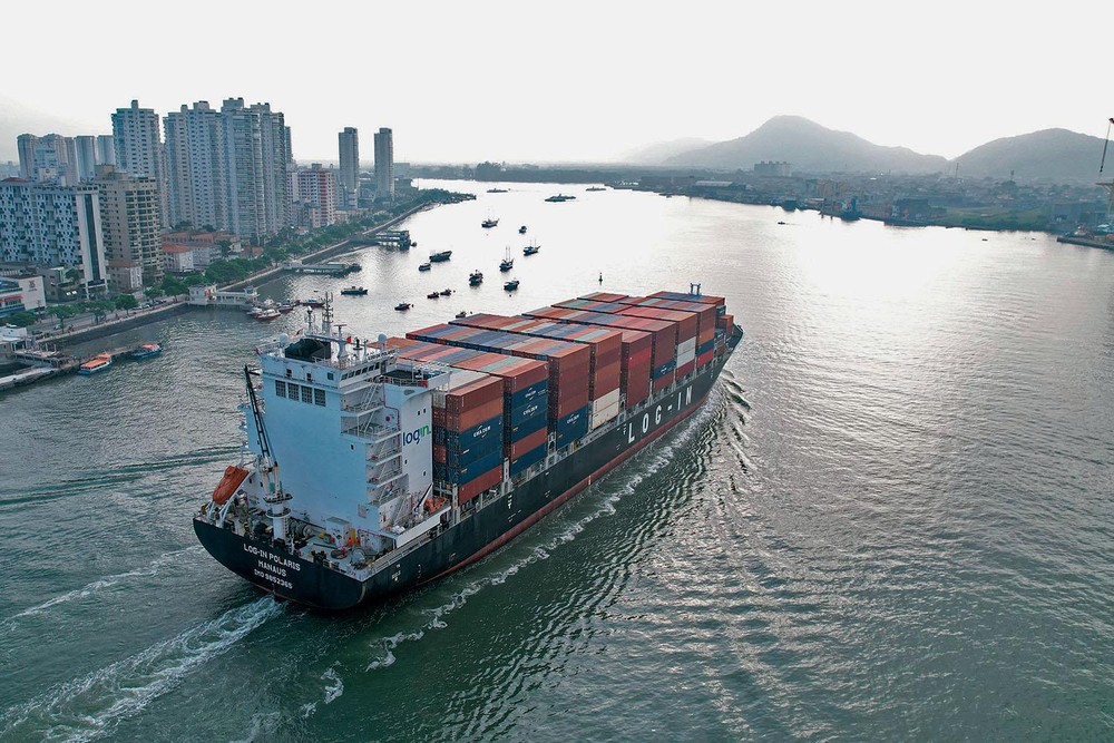 Log-In recebe na China navio Log-In Evolution que entrará em operação ...