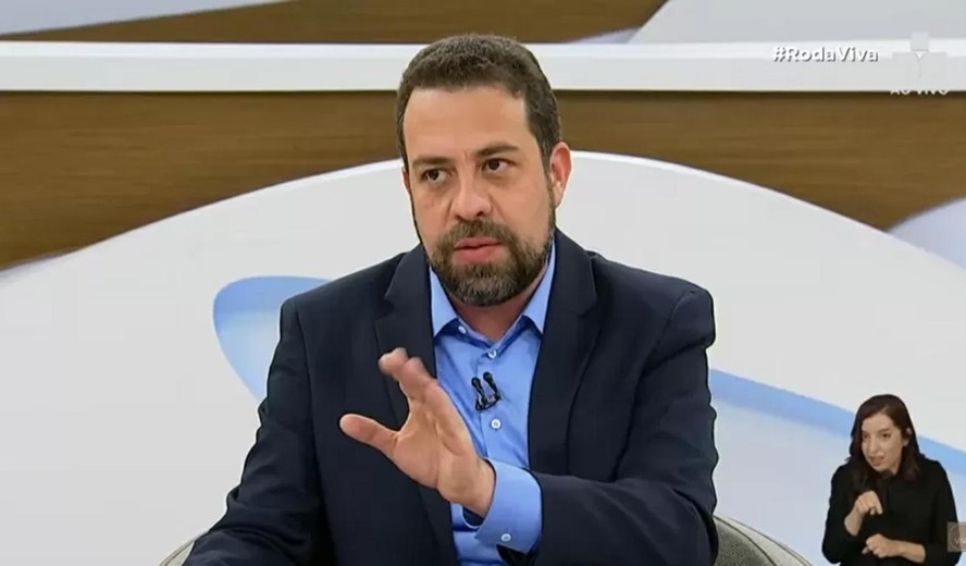 Em sabatina, Boulos diz contar com propaganda em rádio e TV para ...