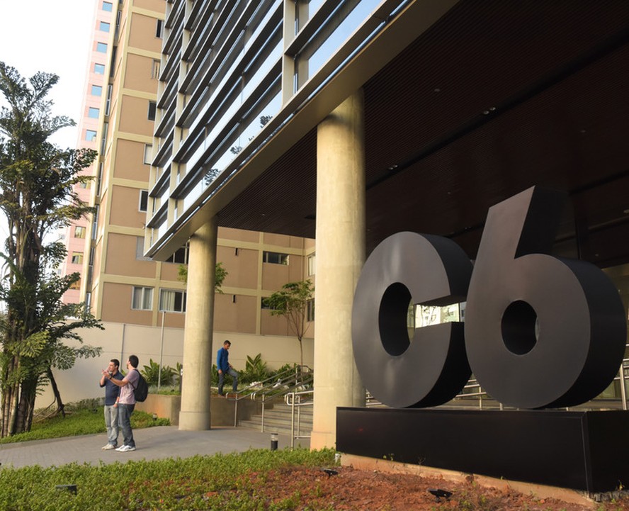 C6 tem lucro de R$ 1 bilhão no 1º semestre e chega a 37 milhões de ...