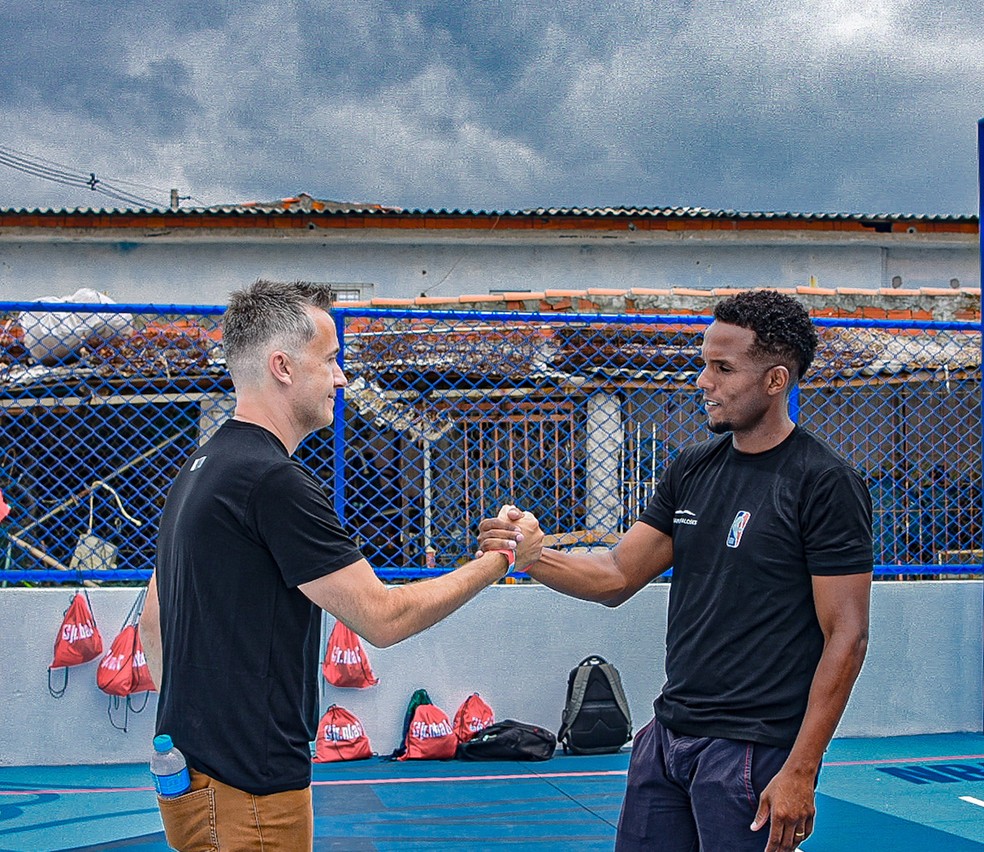 Parceria com ONG leva quadra da NBA para favela em SP | Brasil | Valor ...