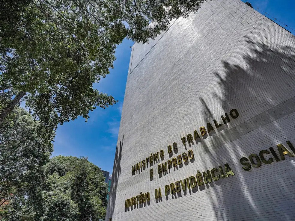 CMN autoriza que empresas apurem número de empregados pelo e-social, em ...