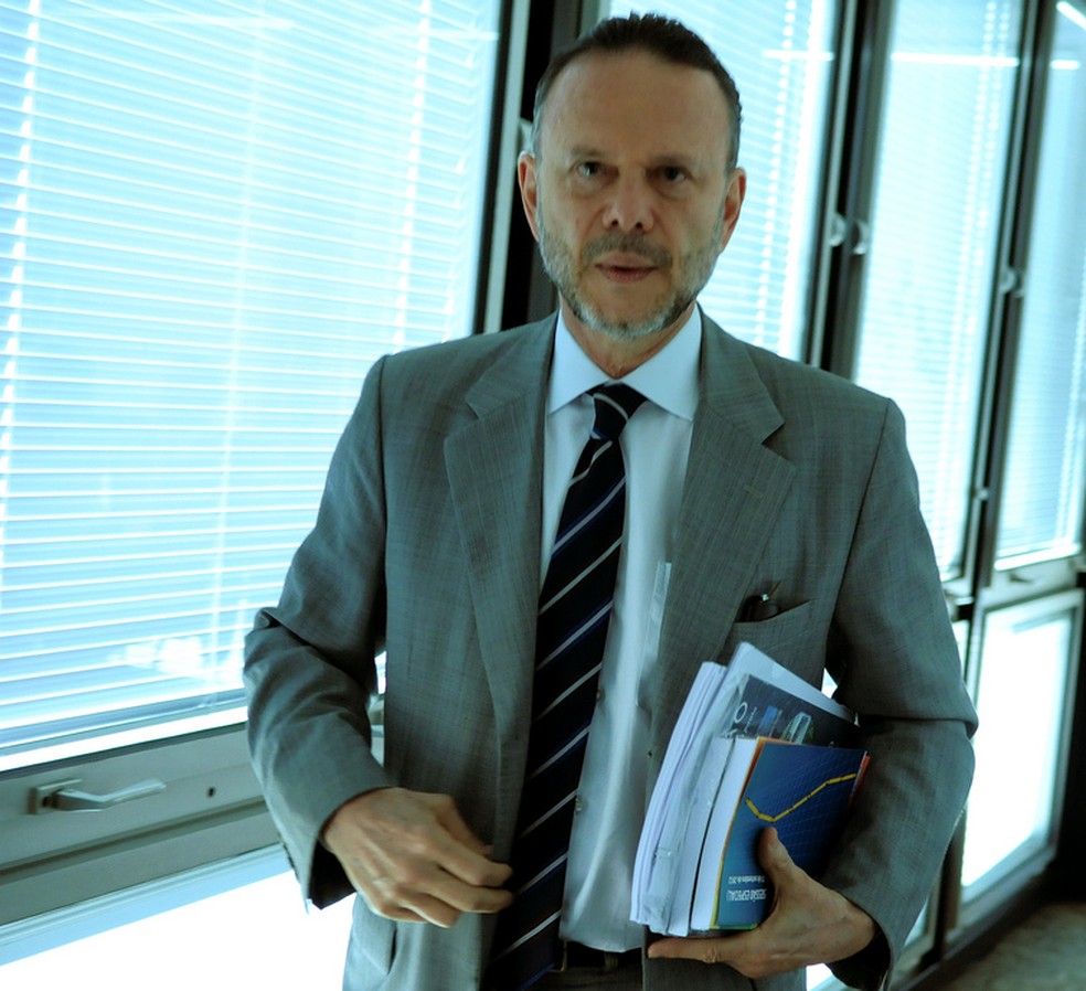 Coutinho destaca interesse estrangeiro em debêntures de infraestrutura ...