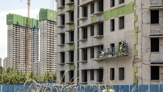 China: Preços de moradias caem 0,2% em maio e aprofundam crise ...
