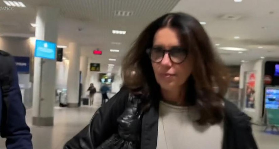 Ex-diretora da Americanas desembarca em SP após se entregar em Portugal ...