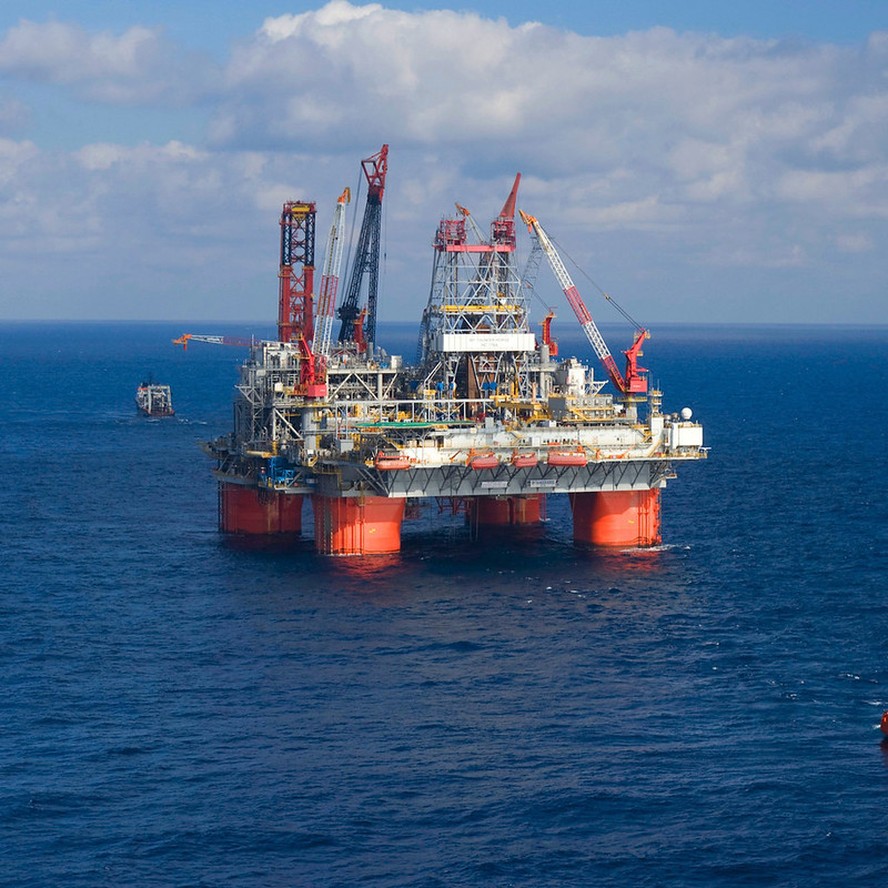 Petróleo ronda estabilidade com excesso de oferta e tensões ...