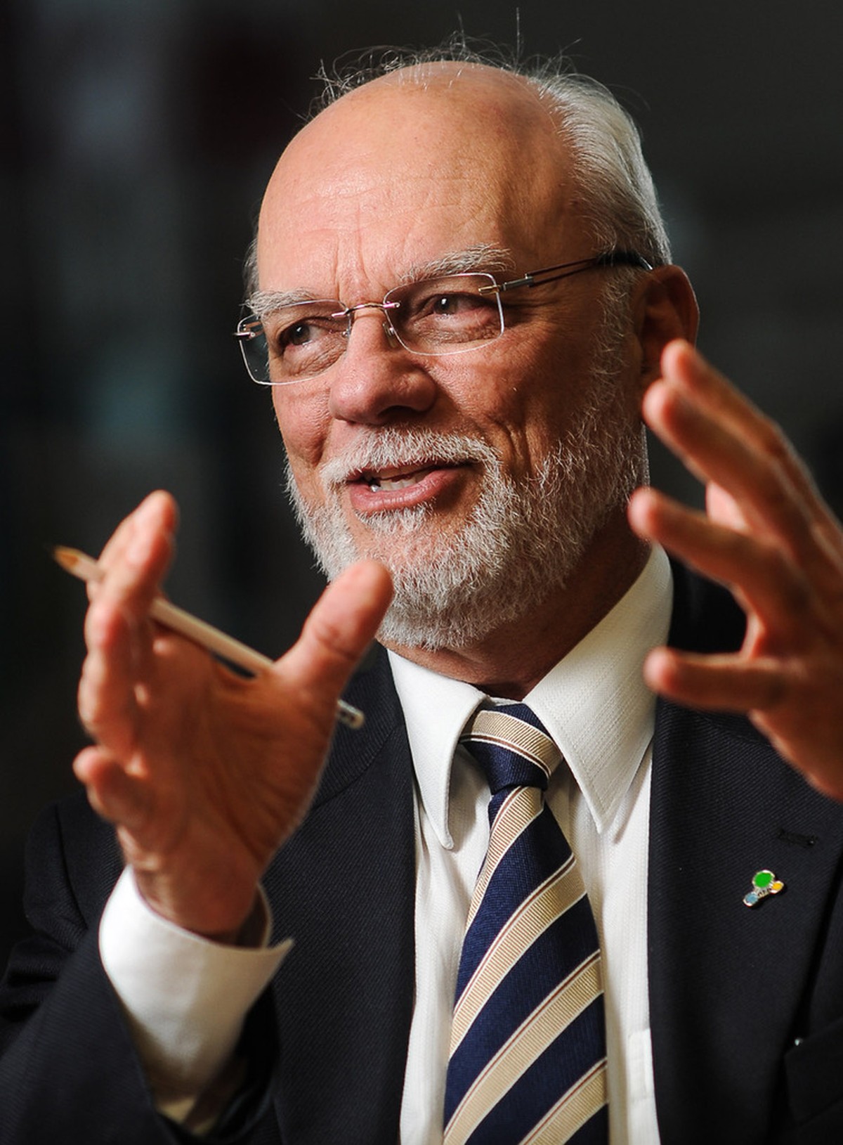 Laboratórios redigem lista de propostas para a Saúde | Empresas | Valor Econômico