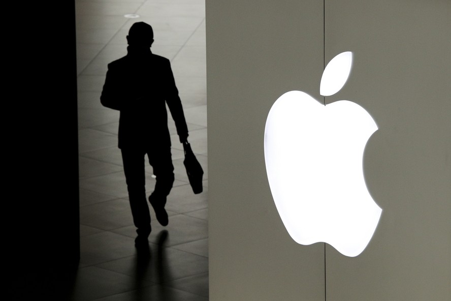 Apple fecha em alta de 1,80% e renova máxima histórica | Empresas ...
