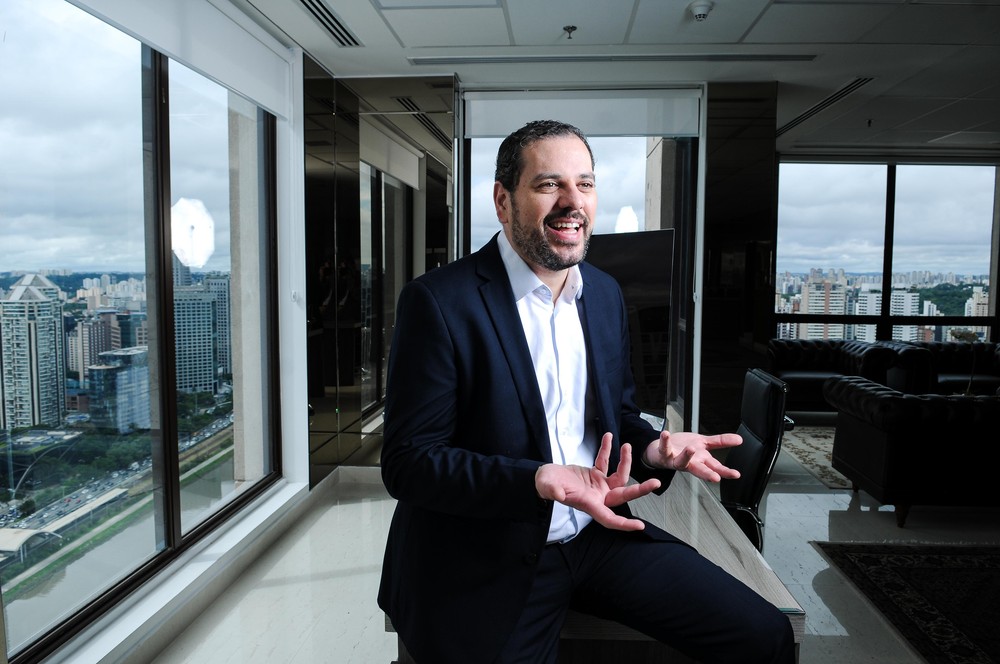 Clubes de futebol entram no mercado de celular com operadoras virtuais | Empresas | Valor Econômico