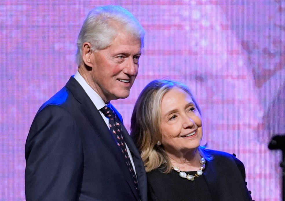 Bill e Hillary Clinton concordam em depor em investigação da Câmara ...