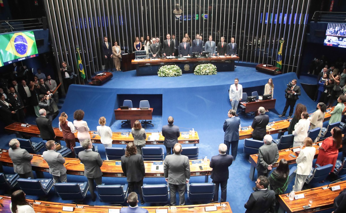 Congresso realiza sessão de homenagem aos 100 anos do Grupo Globo ...