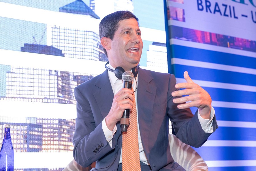 Trump considera Warsh como secretário do Tesouro e depois presidente do ...