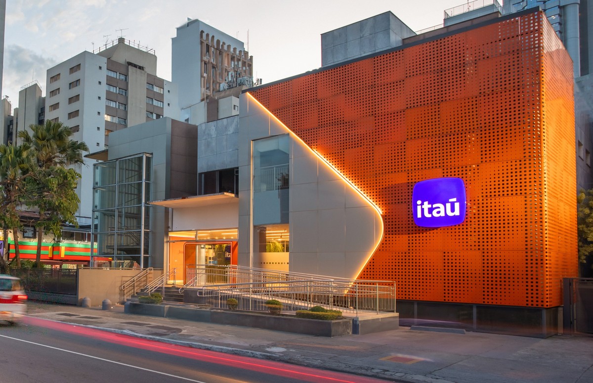 Itaú tem lucro recorde de R$ 10,7 bi e revisa projeção para alta do ...