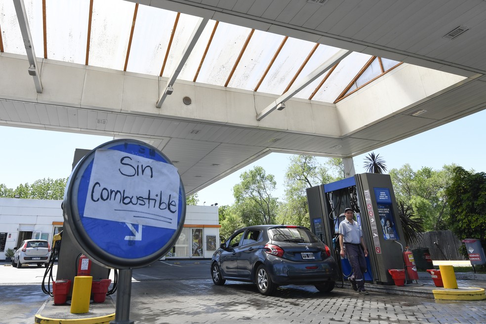 Falta de gasolina se agrava e gera longas filas em postos na Argentina ...