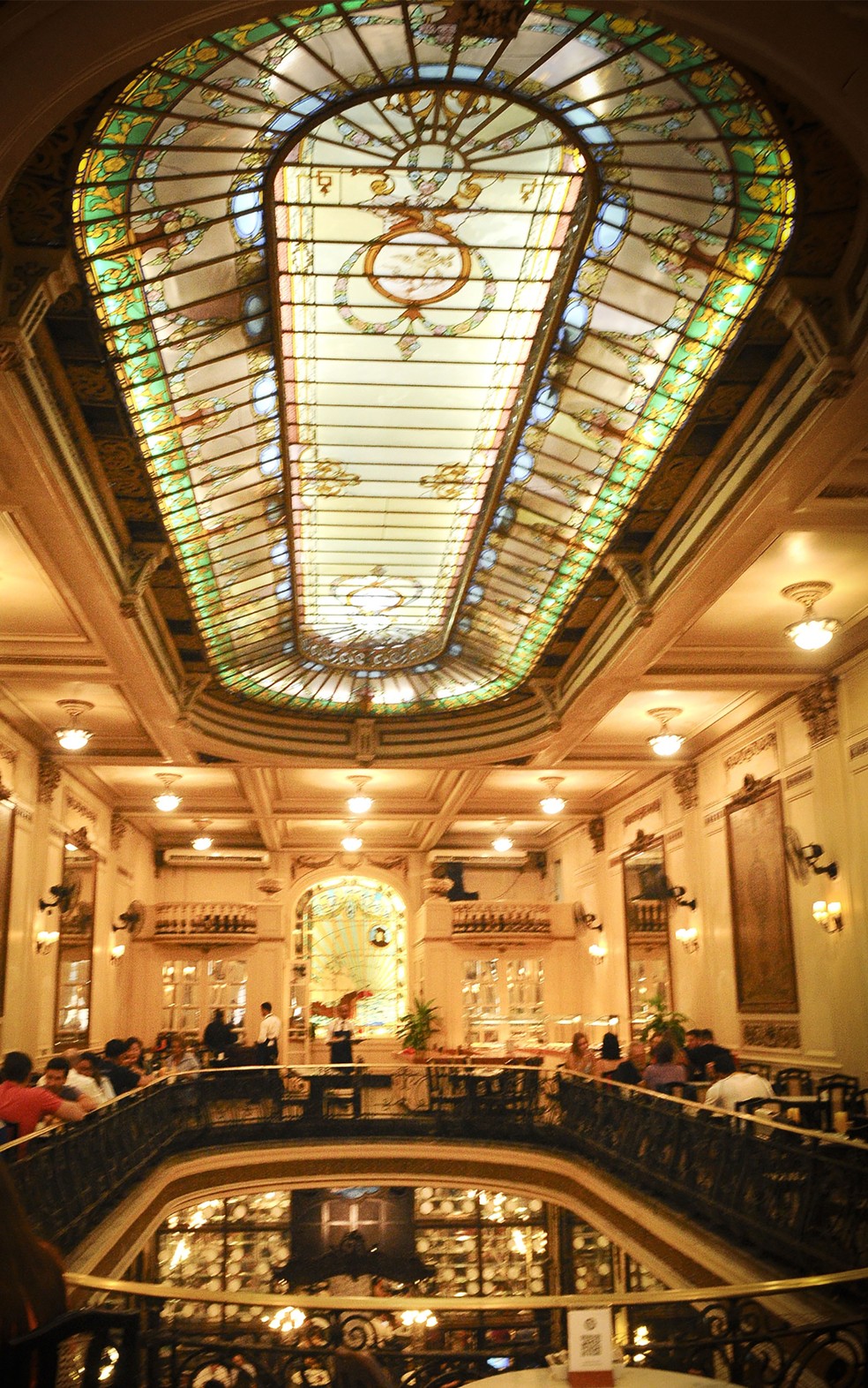 Confeitaria Colombo, que teve clientes como Machado de Assis, completa ...