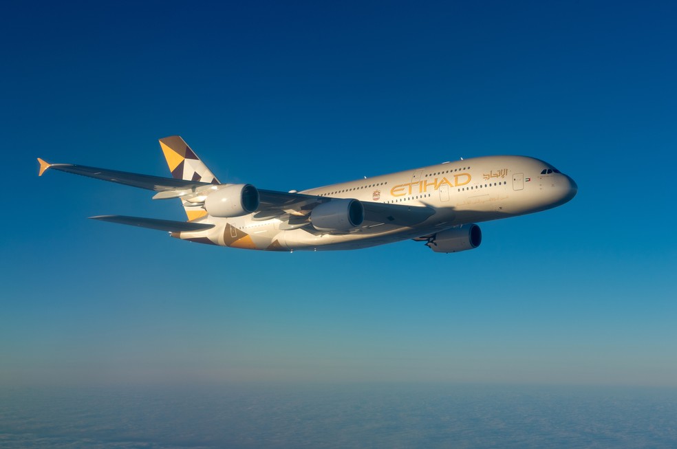 Etihad Airways retoma operações, mas voos comerciais seguem suspensos ...