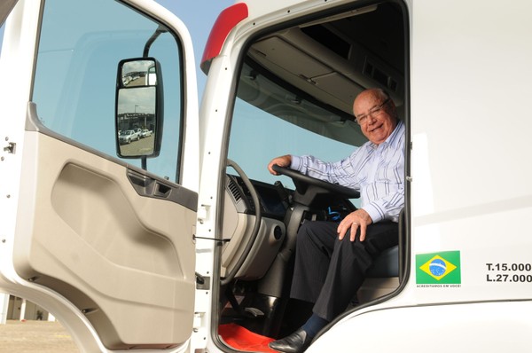 Morre Julio Simões, fundador da JSL | Empresas | Valor Econômico