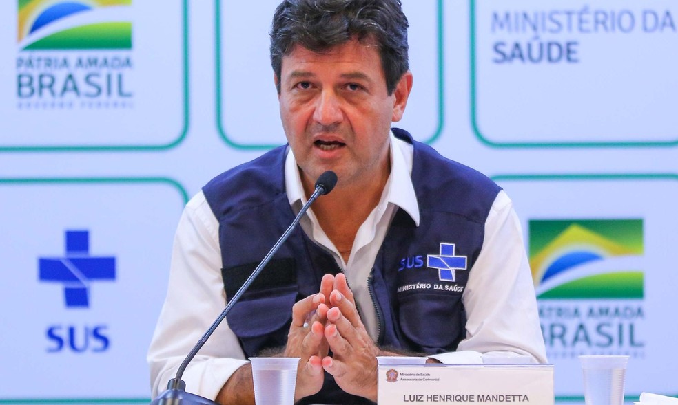 Mandetta diz que fica, endossa Bolsonaro e sai sem responder a ...