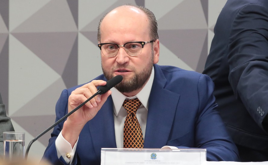 CPI mista do INSS aprova prisão preventiva e quebra de sigilos de ...