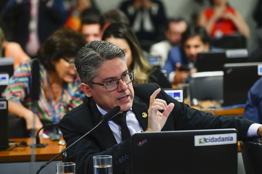 Ministério da Fazenda comemora escolha de Alessandro Vieira como ...