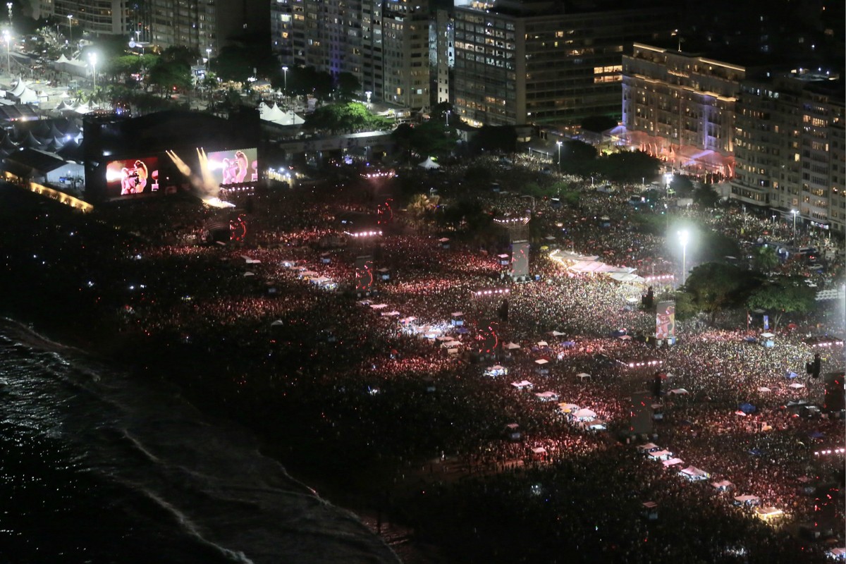 Shakira reúne 2 milhões de pessoas e transforma Copacabana em ‘altar do ...