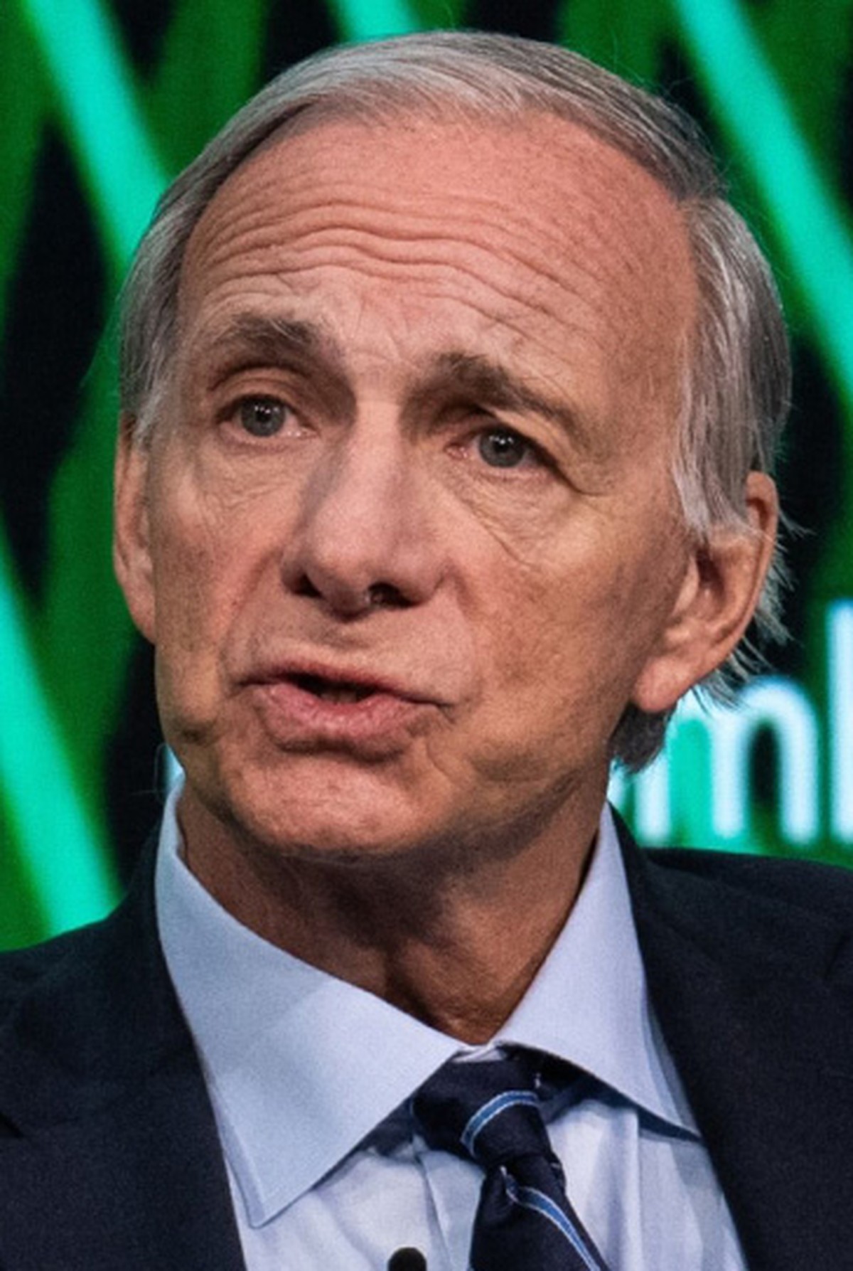 Bridgewater, de Ray Dalio, amplia aposta em ações de tecnologia dos EUA ...