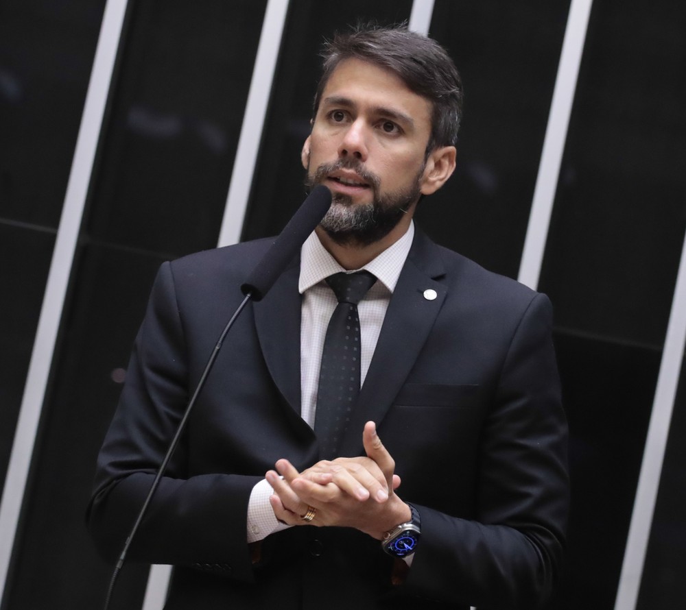 Filho de político e perfil típico do Centrão: veja quem é Pedro Lucas ...