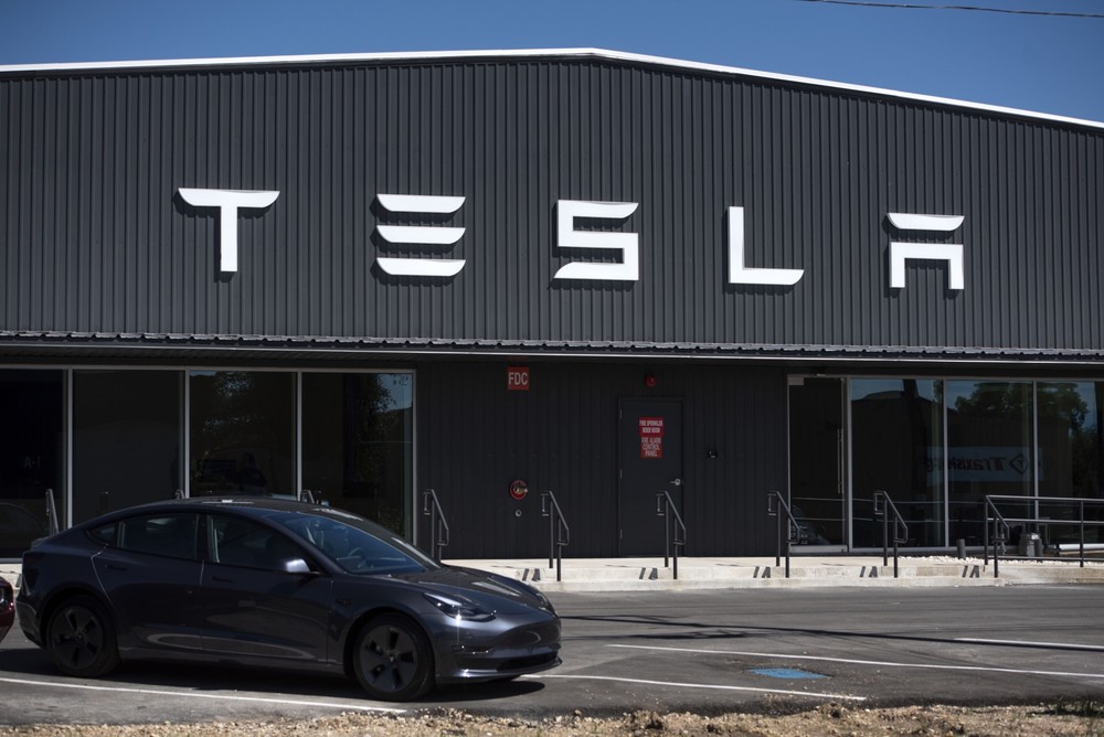 Agenda de empresas: Tesla vem abaixo das estimativas e ação despenca ...