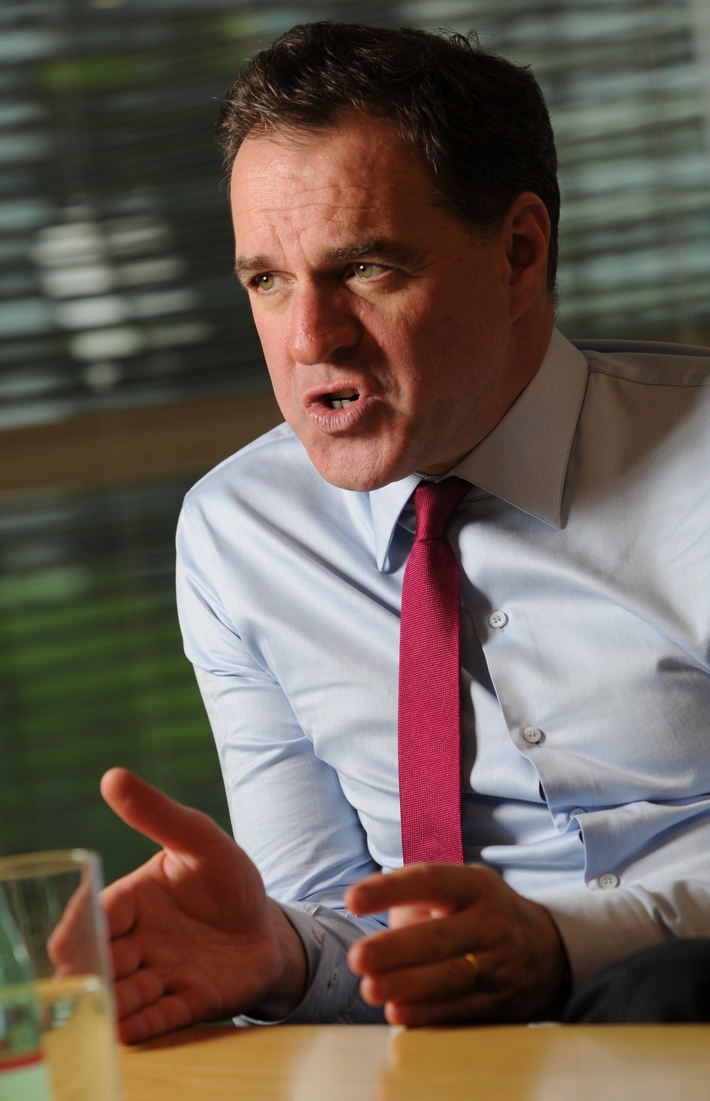 Para o historiador Niall Ferguson, não é hora de ampliar os auxílios ...