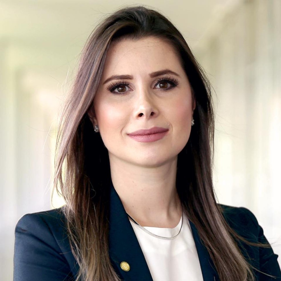 Aluna de Olavo de Carvalho, militante pró-armas e contra o aborto; veja ...